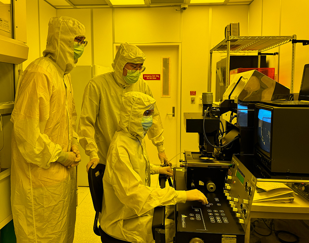 UCI Trains Undergrads in Clean Room Skills | Samueli School of ...